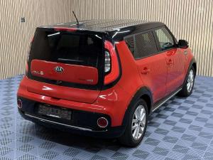 Red Kia Soul 2017 in Marijampole, with an engine capacity of 1.58 L and mileage of 185 thousand km for 10500 €, photo 12 on AUTOMOTO.COM.LV