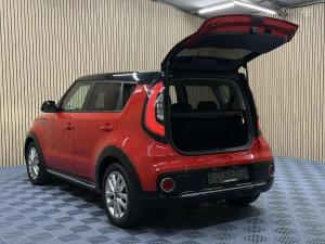 Red Kia Soul 2017 in Marijampole, with an engine capacity of 1.58 L and mileage of 185 thousand km for 10500 €, photo 13 on AUTOMOTO.COM.LV