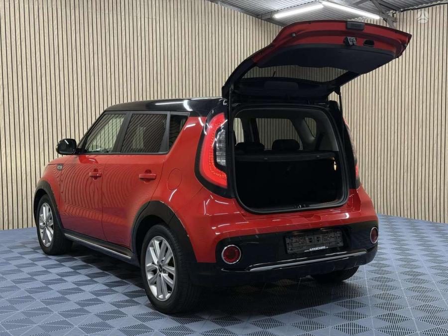 Red Kia Soul 2017 in Marijampole, with an engine capacity of 1.58 L and mileage of 185 thousand km for 10500 €, photo 13 on AUTOMOTO.COM.LV