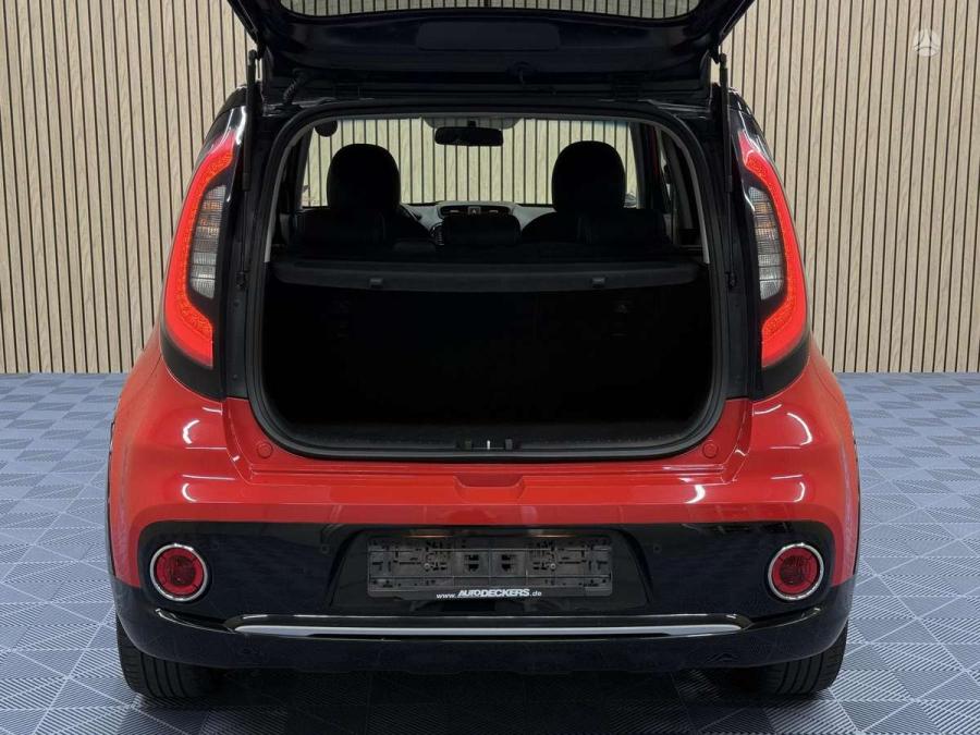 Red Kia Soul 2017 in Marijampole, with an engine capacity of 1.58 L and mileage of 185 thousand km for 10500 €, photo 14 on AUTOMOTO.COM.LV