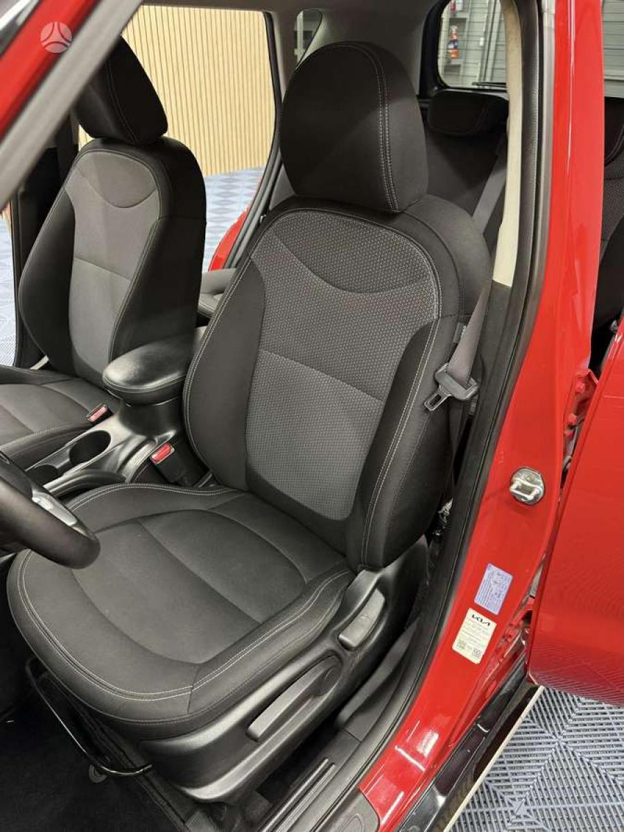 Red Kia Soul 2017 in Marijampole, with an engine capacity of 1.58 L and mileage of 185 thousand km for 10500 €, photo 18 on AUTOMOTO.COM.LV