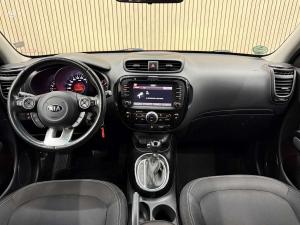 Red Kia Soul 2017 in Marijampole, with an engine capacity of 1.58 L and mileage of 185 thousand km for 10500 €, photo 20 on AUTOMOTO.COM.LV