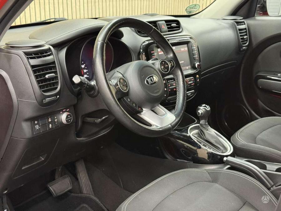 Red Kia Soul 2017 in Marijampole, with an engine capacity of 1.58 L and mileage of 185 thousand km for 10500 €, photo 21 on AUTOMOTO.COM.LV
