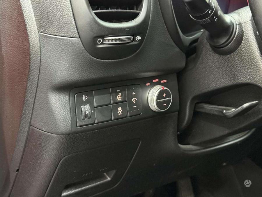 Red Kia Soul 2017 in Marijampole, with an engine capacity of 1.58 L and mileage of 185 thousand km for 10500 €, photo 24 on AUTOMOTO.COM.LV