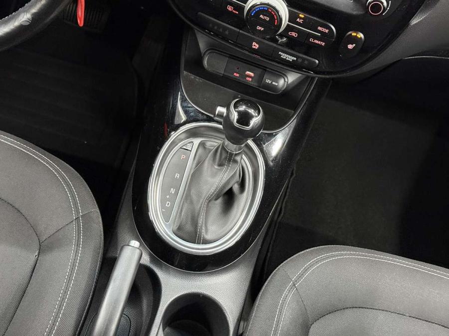 Red Kia Soul 2017 in Marijampole, with an engine capacity of 1.58 L and mileage of 185 thousand km for 10500 €, photo 30 on AUTOMOTO.COM.LV