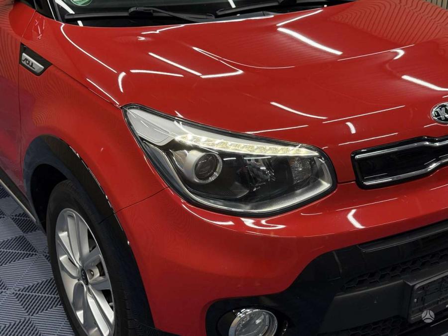 Red Kia Soul 2017 in Marijampole, with an engine capacity of 1.58 L and mileage of 185 thousand km for 10500 €, photo 32 on AUTOMOTO.COM.LV