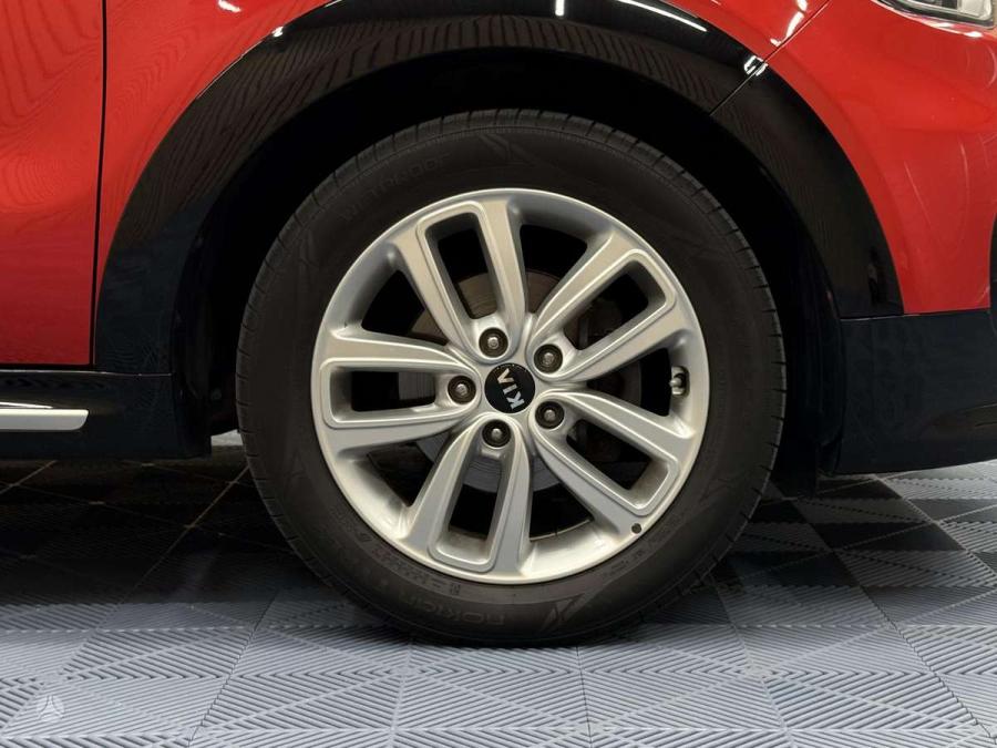 Red Kia Soul 2017 in Marijampole, with an engine capacity of 1.58 L and mileage of 185 thousand km for 10500 €, photo 33 on AUTOMOTO.COM.LV