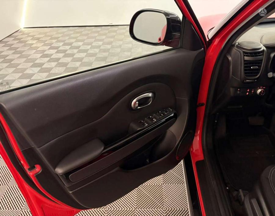 Sarkans Kia Soul 2017 Marijampole, ar dzinēja tilpumu 1.58 L un nobraukumu 186 tūkst. km par 9999 €, foto 26 vietnē AUTOMOTO.COM.LV