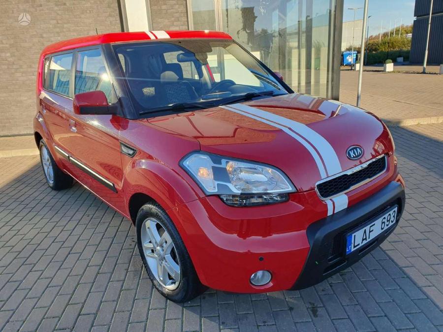 Red Kia Soul 2010 in Kaunas, with an engine capacity of 1.60 L and mileage of 270 thousand km for 2100 €, photo 1 on AUTOMOTO.COM.LV