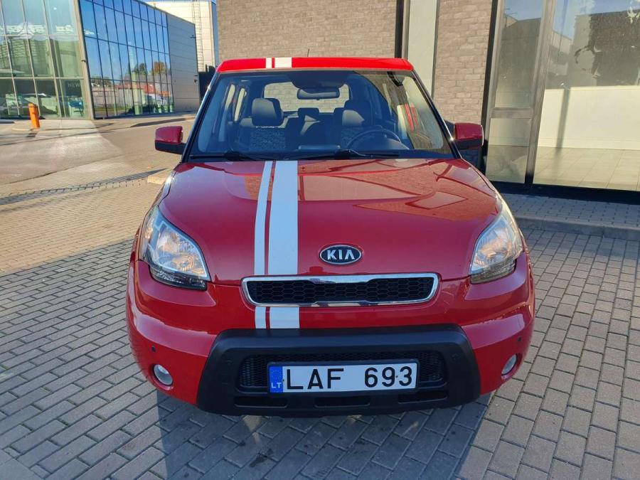Red Kia Soul 2010 in Kaunas, with an engine capacity of 1.60 L and mileage of 270 thousand km for 2100 €, photo 2 on AUTOMOTO.COM.LV
