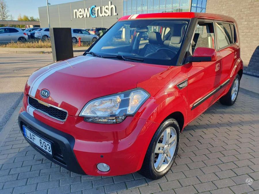 Red Kia Soul 2010 in Kaunas, with an engine capacity of 1.60 L and mileage of 270 thousand km for 2100 €, photo 3 on AUTOMOTO.COM.LV