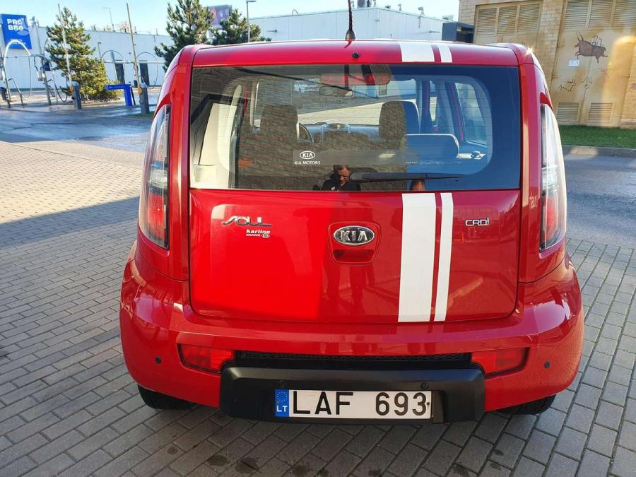 Red Kia Soul 2010 in Kaunas, with an engine capacity of 1.60 L and mileage of 270 thousand km for 2100 €, photo 5 on AUTOMOTO.COM.LV