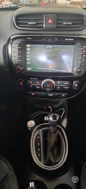 White Kia Soul 2016 in Kaunas, with an engine capacity of 0.00 L and mileage of 0 thousand km for 10500 €, photo 10 on AUTOMOTO.COM.LV