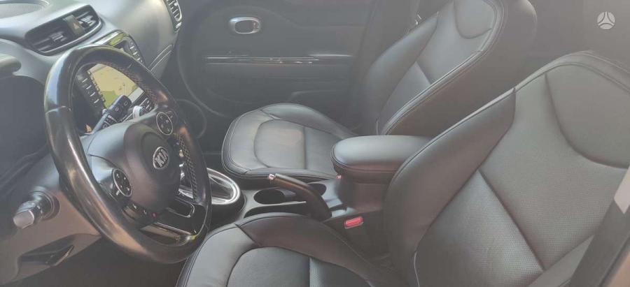 White Kia Soul 2016 in Kaunas, with an engine capacity of 0.00 L and mileage of 0 thousand km for 10500 €, photo 12 on AUTOMOTO.COM.LV