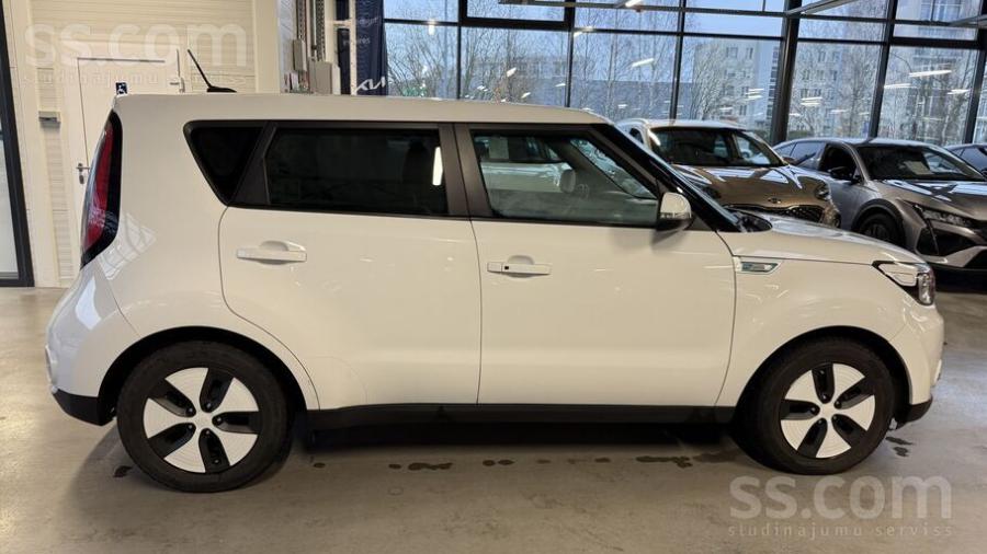 Balts Kia Soul 2018 Rīga, ar dzinēja tilpumu 1.60 L un nobraukumu 101 tūkst. km par 11500 €, foto 5 vietnē AUTOMOTO.COM.LV