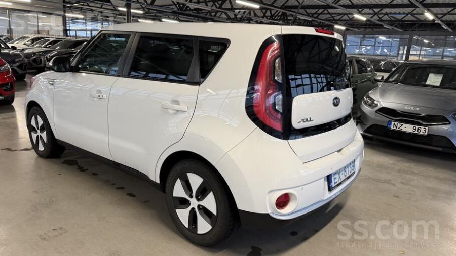 Balts Kia Soul 2018 Rīga, ar dzinēja tilpumu 1.60 L un nobraukumu 101 tūkst. km par 10700 €, foto 4 vietnē AUTOMOTO.COM.LV