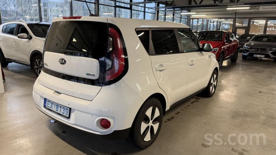 Balts Kia Soul 2018 Rīga, ar dzinēja tilpumu 1.60 L un nobraukumu 101 tūkst. km par 10700 €, foto 5 vietnē AUTOMOTO.COM.LV