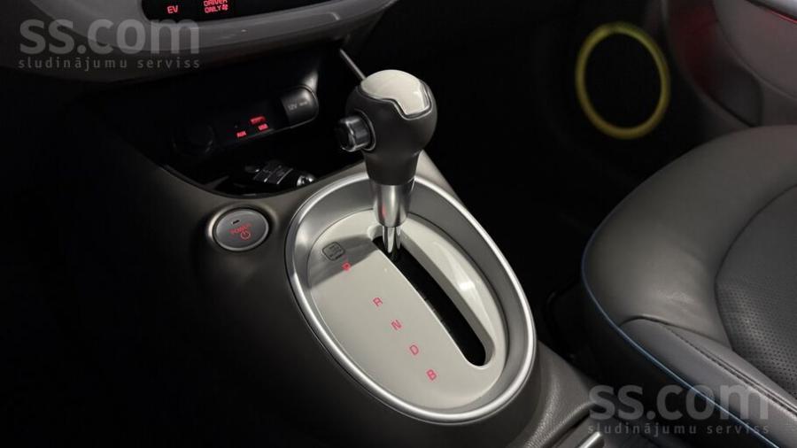 Balts Kia Soul 2018 Rīga, ar dzinēja tilpumu 1.60 L un nobraukumu 101 tūkst. km par 10700 €, foto 22 vietnē AUTOMOTO.COM.LV