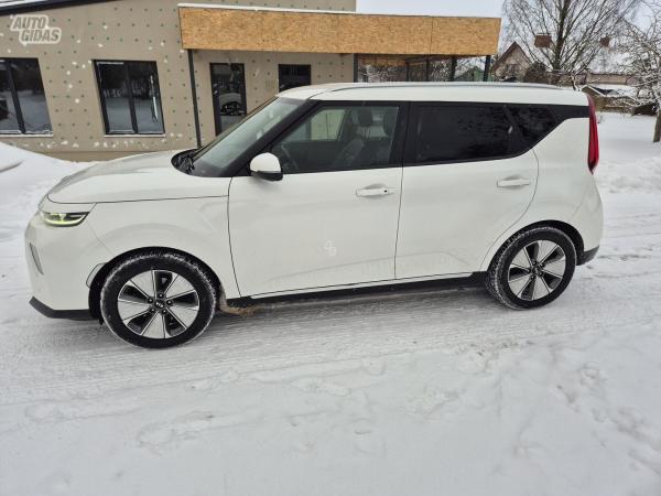 White Kia Soul 2020 in Vilnius, with an engine capacity of 0.00 L and mileage of 309 thousand km for 12500 €, photo 5 on AUTOMOTO.COM.LV
