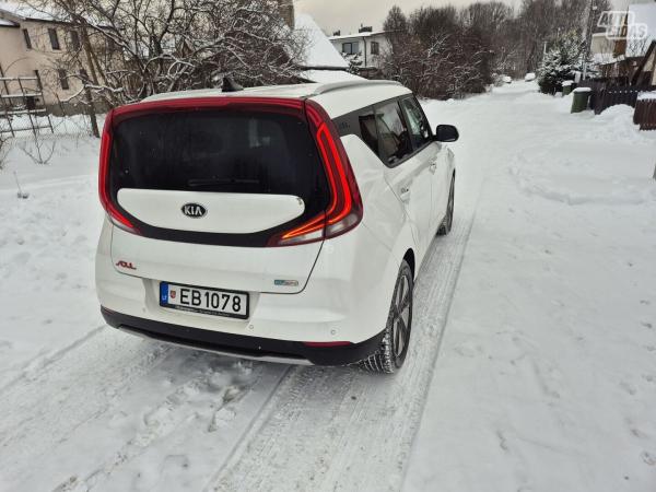 White Kia Soul 2020 in Vilnius, with an engine capacity of 0.00 L and mileage of 309 thousand km for 12500 €, photo 7 on AUTOMOTO.COM.LV