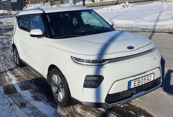 White Kia Soul 2020 in Vilnius, with an engine capacity of 0.00 L and mileage of 112 thousand km for 14990 €, photo 2 on AUTOMOTO.COM.LV