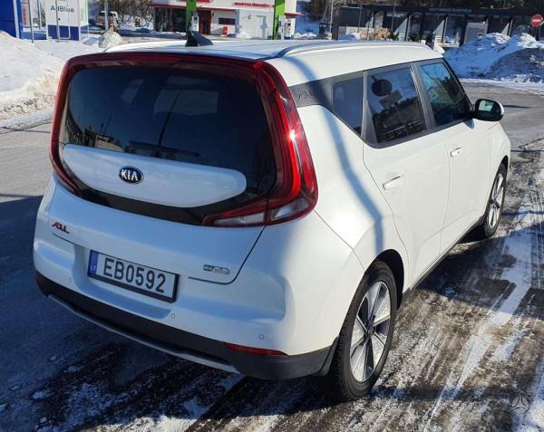 White Kia Soul 2020 in Vilnius, with an engine capacity of 0.00 L and mileage of 112 thousand km for 14990 €, photo 4 on AUTOMOTO.COM.LV