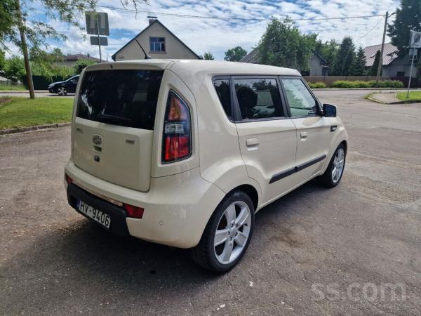 Balts Kia Soul 2010 Rīga, ar dzinēja tilpumu 1.60 L un nobraukumu 235 tūkst. km par 3950 €, foto 3 vietnē AUTOMOTO.COM.LV