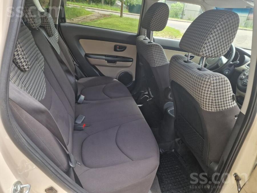 Balts Kia Soul 2010 Rīga, ar dzinēja tilpumu 1.60 L un nobraukumu 235 tūkst. km par 3950 €, foto 12 vietnē AUTOMOTO.COM.LV