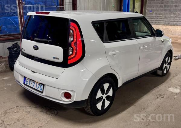 Balts Kia Soul 2017 Rīga, ar dzinēja tilpumu 0.00 L un nobraukumu 82 tūkst. km par 7500 €, foto 2 vietnē AUTOMOTO.COM.LV