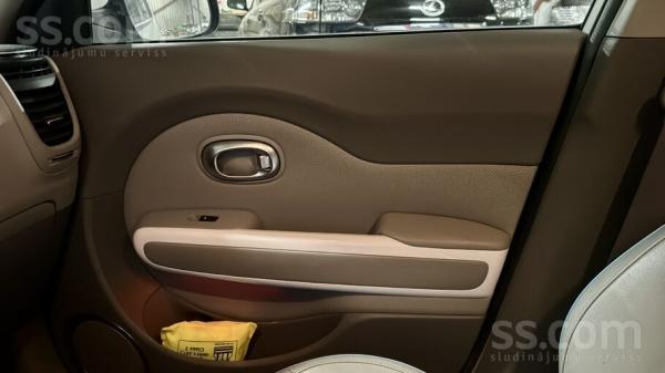 Balts Kia Soul 2017 Rīga, ar dzinēja tilpumu 0.00 L un nobraukumu 82 tūkst. km par 7500 €, foto 5 vietnē AUTOMOTO.COM.LV