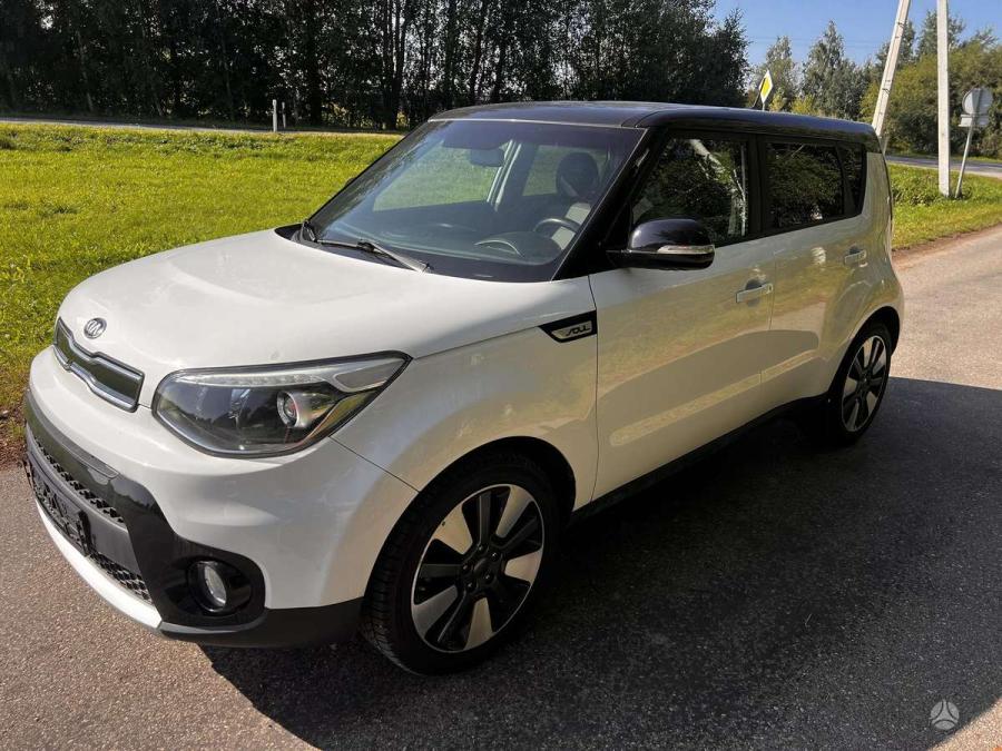White Kia Soul 2018 in Vilkaviskis, with an engine capacity of 1.58 L and mileage of 254 thousand km for 6399 €, photo 1 on AUTOMOTO.COM.LV