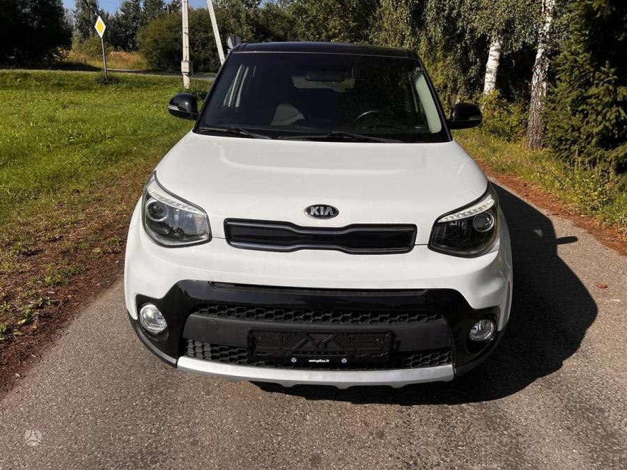 White Kia Soul 2018 in Vilkaviskis, with an engine capacity of 1.58 L and mileage of 254 thousand km for 6399 €, photo 3 on AUTOMOTO.COM.LV
