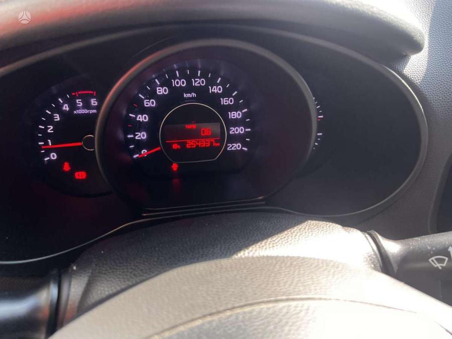 White Kia Soul 2018 in Vilkaviskis, with an engine capacity of 1.58 L and mileage of 254 thousand km for 6399 €, photo 13 on AUTOMOTO.COM.LV