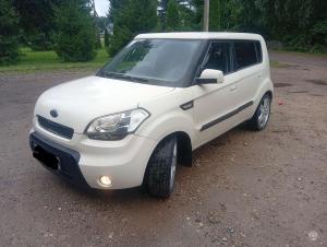 Balts Kia Soul 2011 Ariogala, ar dzinēja tilpumu 1.60 L un nobraukumu 285 tūkst. km par 1999 €, foto  vietnē AUTOMOTO.COM.LV
