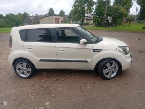 Balts Kia Soul 2011 Ariogala, ar dzinēja tilpumu 1.60 L un nobraukumu 285 tūkst. km par 1999 €, foto 5 vietnē AUTOMOTO.COM.LV