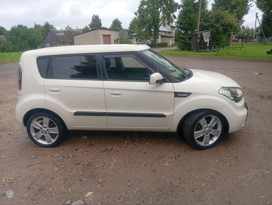 Balts Kia Soul 2011 Ariogala, ar dzinēja tilpumu 1.60 L un nobraukumu 285 tūkst. km par 1999 €, foto 5 vietnē AUTOMOTO.COM.LV