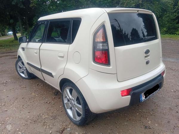 Balts Kia Soul 2011 Ariogala, ar dzinēja tilpumu 1.60 L un nobraukumu 285 tūkst. km par 1999 €, foto 7 vietnē AUTOMOTO.COM.LV