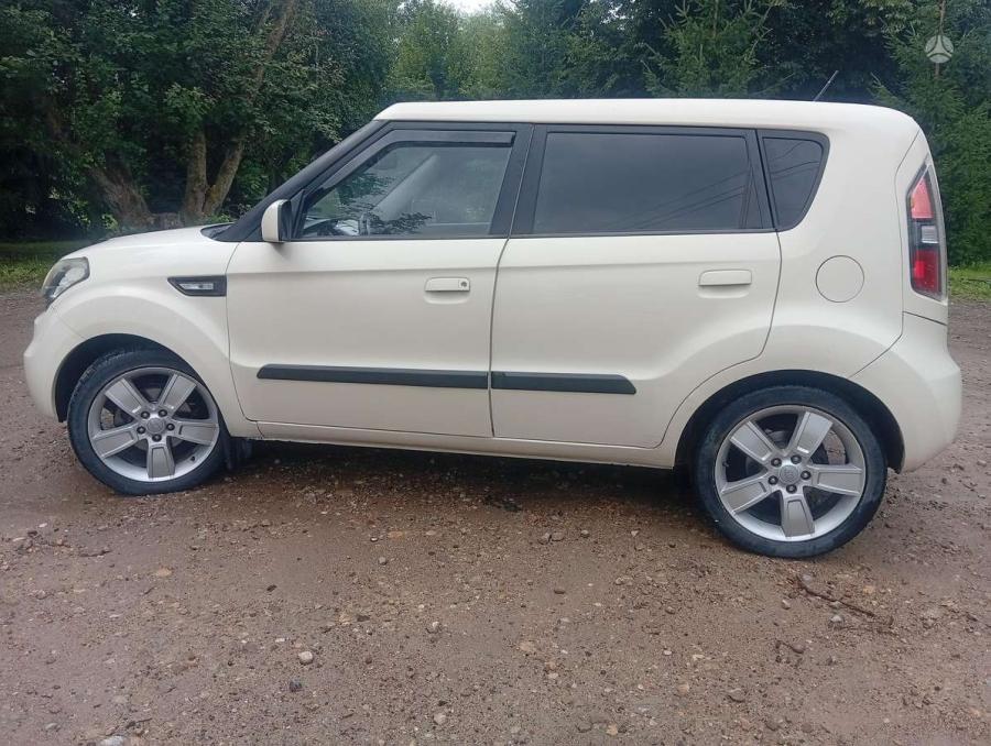 Balts Kia Soul 2011 Ariogala, ar dzinēja tilpumu 1.60 L un nobraukumu 285 tūkst. km par 1999 €, foto 11 vietnē AUTOMOTO.COM.LV