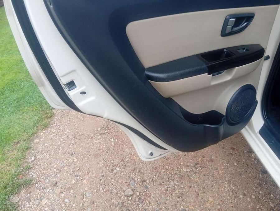 Balts Kia Soul 2011 Ariogala, ar dzinēja tilpumu 1.60 L un nobraukumu 285 tūkst. km par 1999 €, foto 13 vietnē AUTOMOTO.COM.LV
