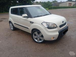 Balts Kia Soul 2011 Kauņa, ar dzinēja tilpumu 1.60 L un nobraukumu 285 tūkst. km par 1999 €, foto  vietnē AUTOMOTO.COM.LV