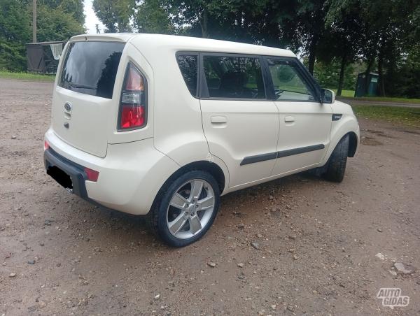 Balts Kia Soul 2011 Kauņa, ar dzinēja tilpumu 1.60 L un nobraukumu 285 tūkst. km par 1999 €, foto 5 vietnē AUTOMOTO.COM.LV