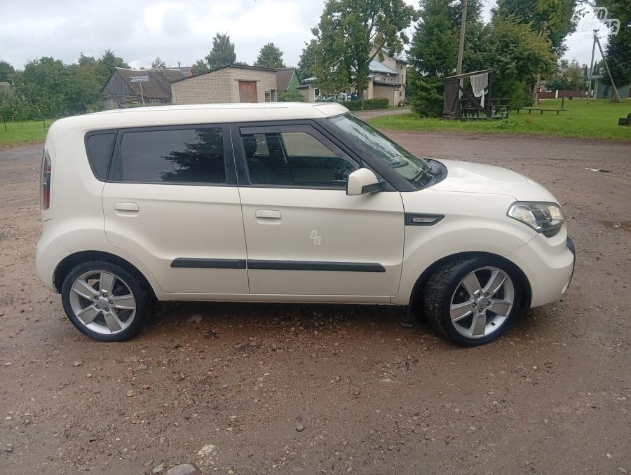Balts Kia Soul 2011 Kauņa, ar dzinēja tilpumu 1.60 L un nobraukumu 285 tūkst. km par 1999 €, foto 6 vietnē AUTOMOTO.COM.LV