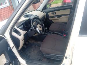 Balts Kia Soul 2011 Kauņa, ar dzinēja tilpumu 1.60 L un nobraukumu 285 tūkst. km par 1999 €, foto 10 vietnē AUTOMOTO.COM.LV