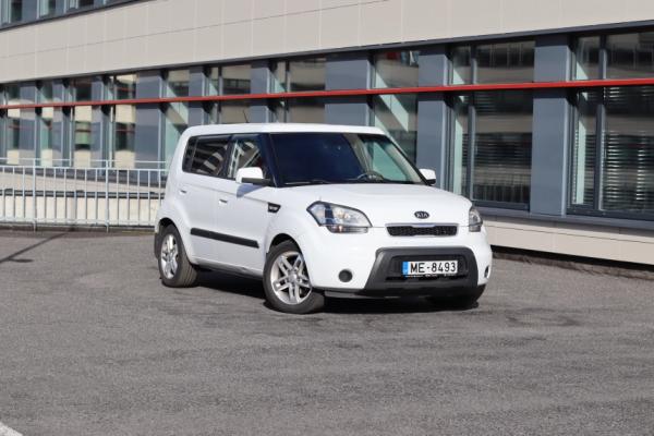 Balts Kia Soul 2009 Rīga, ar dzinēja tilpumu 1.60 L un nobraukumu 290 tūkst. km par 3480 €, foto 1 vietnē AUTOMOTO.COM.LV