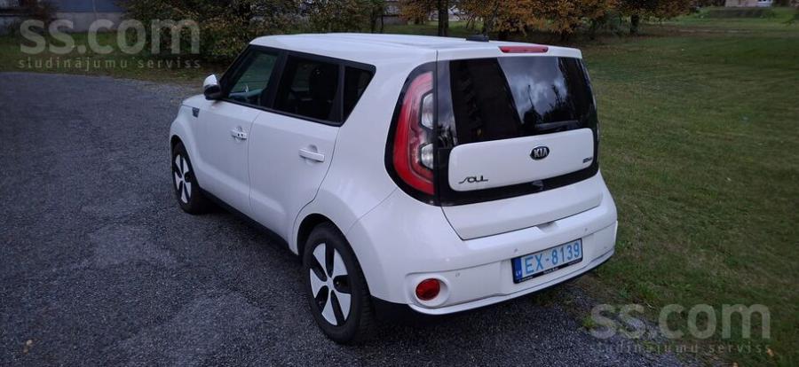 Balts Kia Soul 2018 Rīga, ar dzinēja tilpumu 0.00 L un nobraukumu 101 tūkst. km par 10700 €, foto 4 vietnē AUTOMOTO.COM.LV
