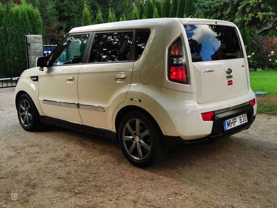Yellow Kia Soul 2010 in Siauliai, with an engine capacity of 1.60 L and mileage of 280 thousand km for 1999 €, photo 3 on AUTOMOTO.COM.LV