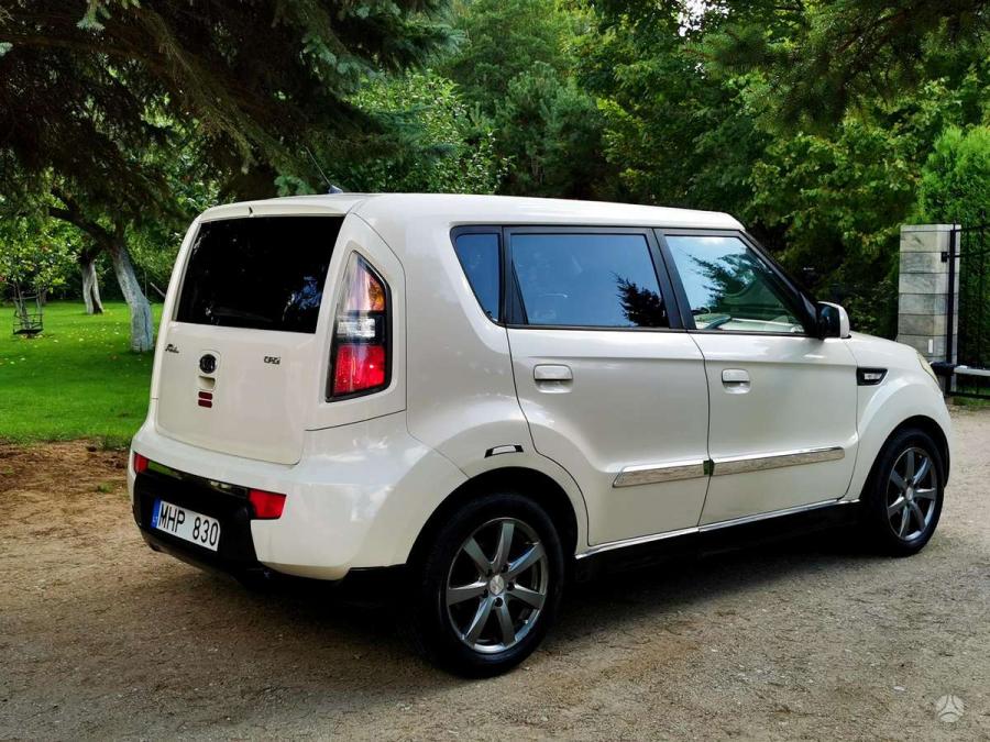 Yellow Kia Soul 2010 in Siauliai, with an engine capacity of 1.60 L and mileage of 280 thousand km for 1999 €, photo 5 on AUTOMOTO.COM.LV
