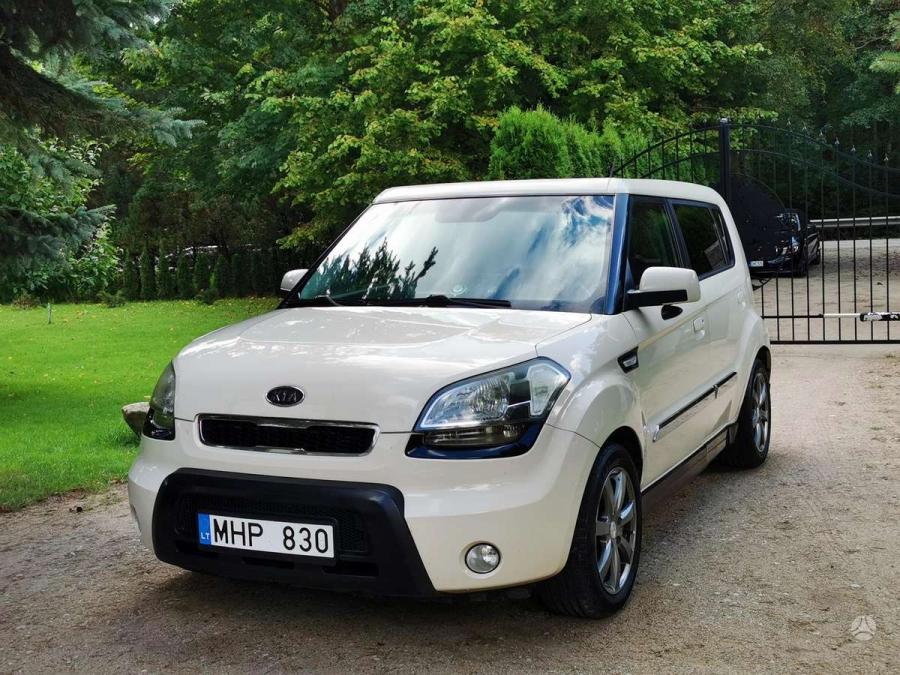 Yellow Kia Soul 2010 in Siauliai, with an engine capacity of 1.60 L and mileage of 280 thousand km for 1999 €, photo 17 on AUTOMOTO.COM.LV