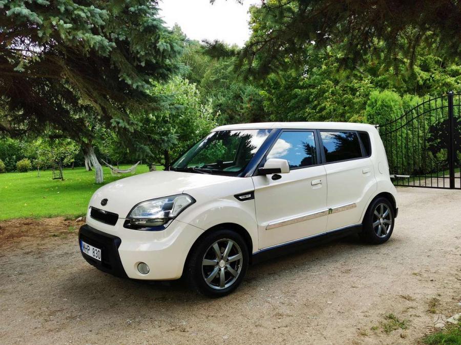 Yellow Kia Soul 2010 in Siauliai, with an engine capacity of 1.60 L and mileage of 280 thousand km for 1999 €, photo 18 on AUTOMOTO.COM.LV