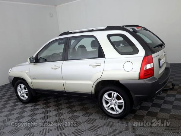 Beige Kia Sportage 2006 in Tallinn, with an engine capacity of 2.00 L and mileage of 227 thousand km for 1799 €, photo 4 on AUTOMOTO.COM.LV